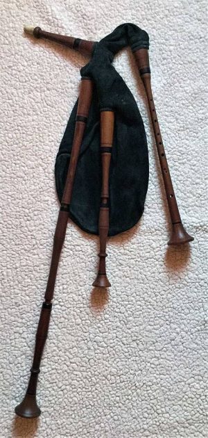 Medieval bagpipe in A – Alban Faust